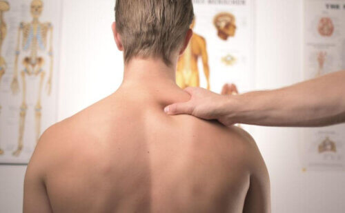 Want To Prevent The Cold? Try This Acupressure Point | Shanghai Medical ...